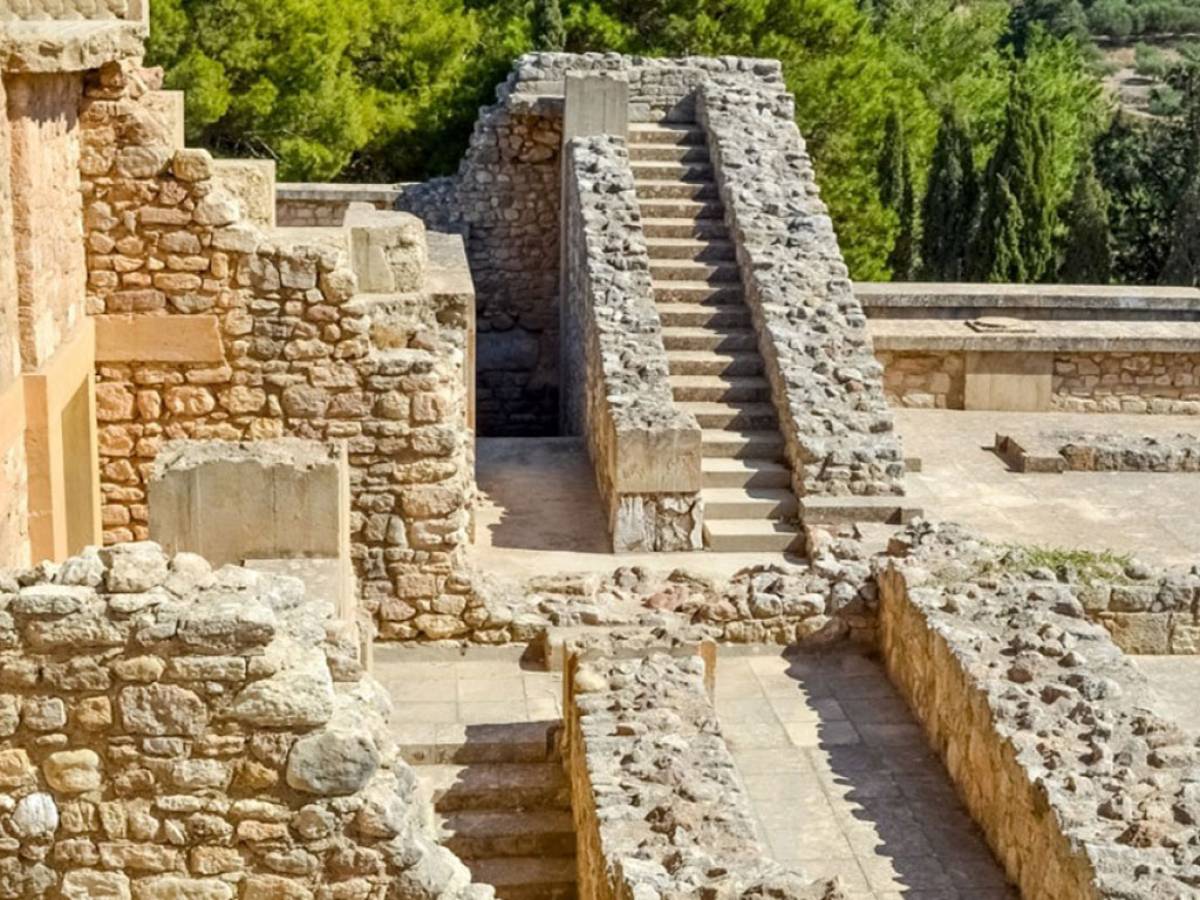 Phaistos Palace | Crete Travel Guide | Gomega.gr